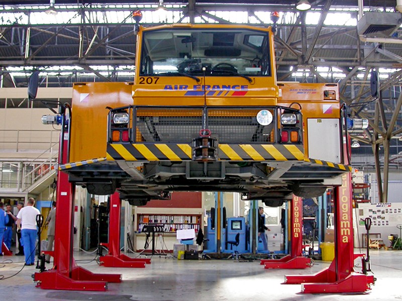 GALLERY | Eurogamma » Mobile Lifting Columns For Trucks And Buses ...